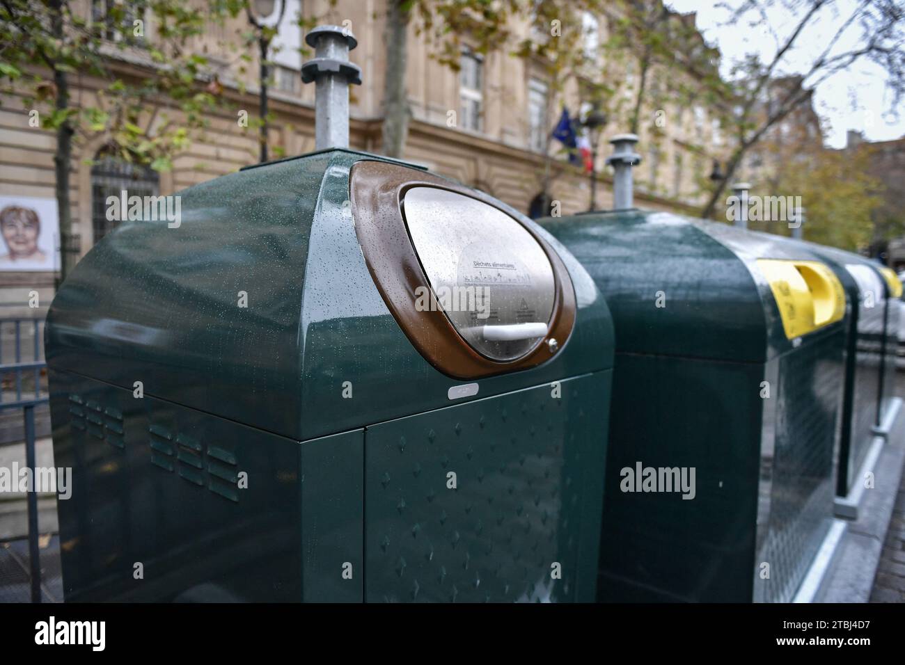 Paris, France. 07th Dec, 2023. This photograph shows the new food waste ...