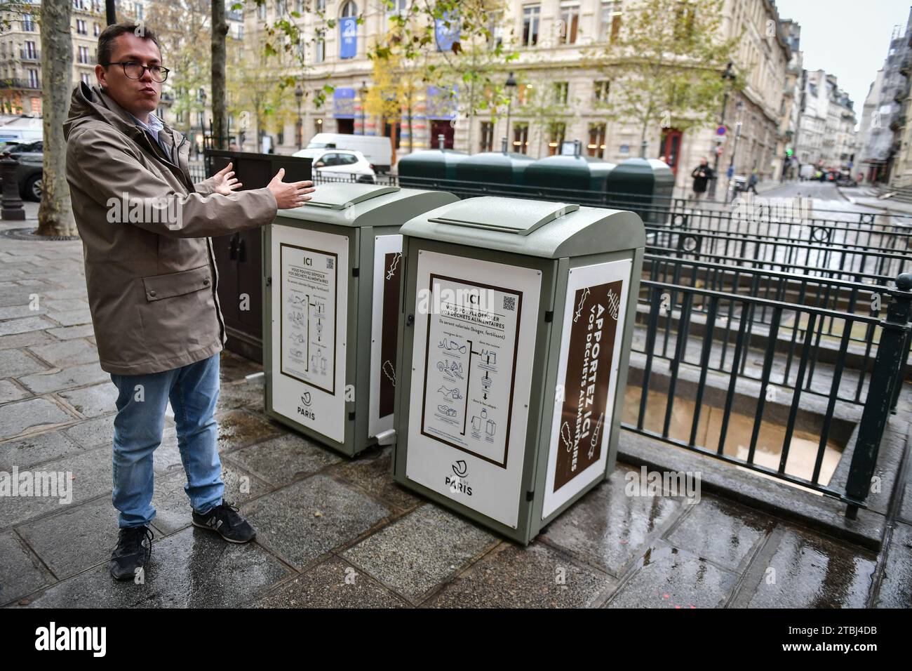 Paris, France. 07th Dec, 2023. An employee presents the new food waste ...