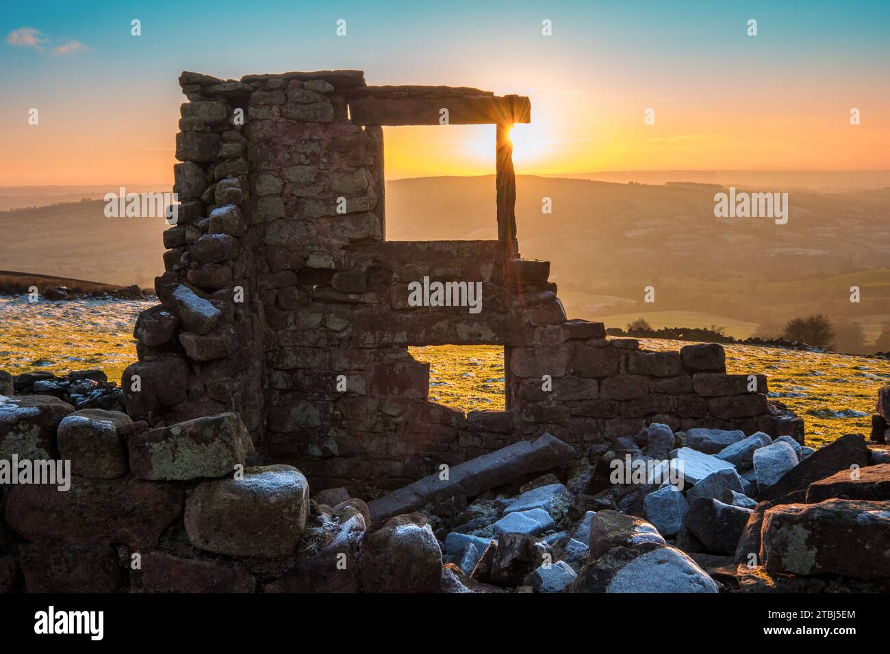 Ruined farmhouse hi-res stock photography and images - Alamy