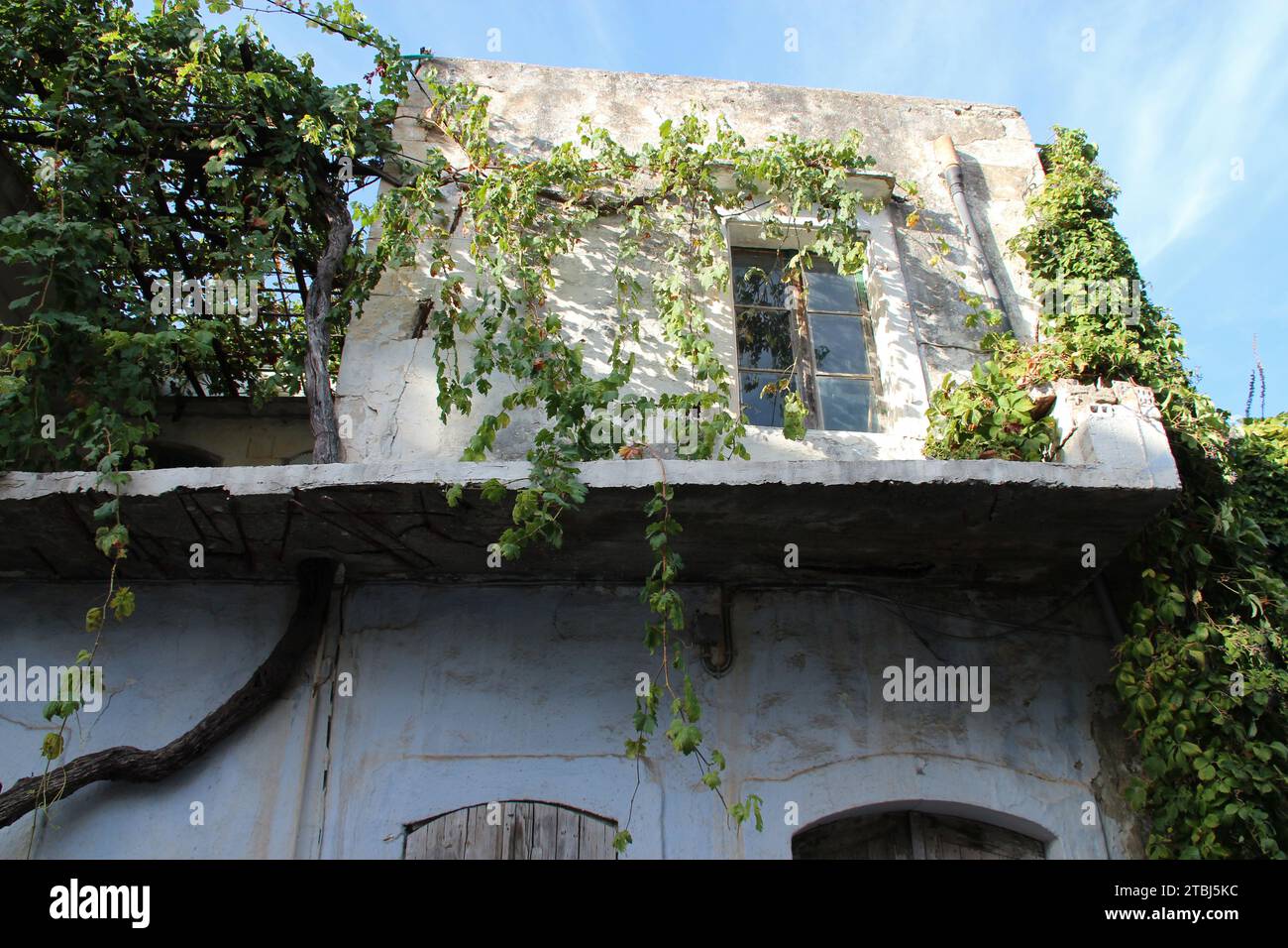 old house in a village (margarites) in crete in greece Stock Photo - Alamy
