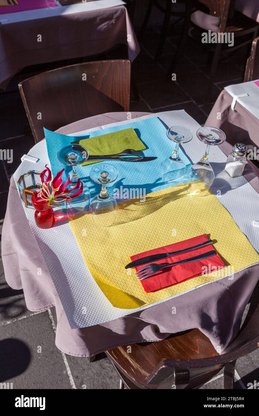 Fashion dinner party hi-res stock photography and images - Alamy