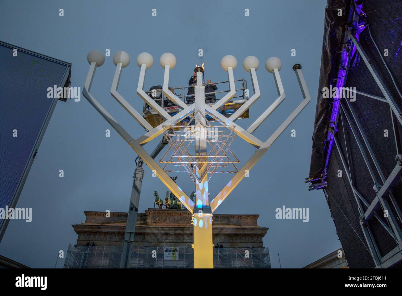 In a symbolic and heartwarming gesture, German Chancellor Olaf Scholz ...