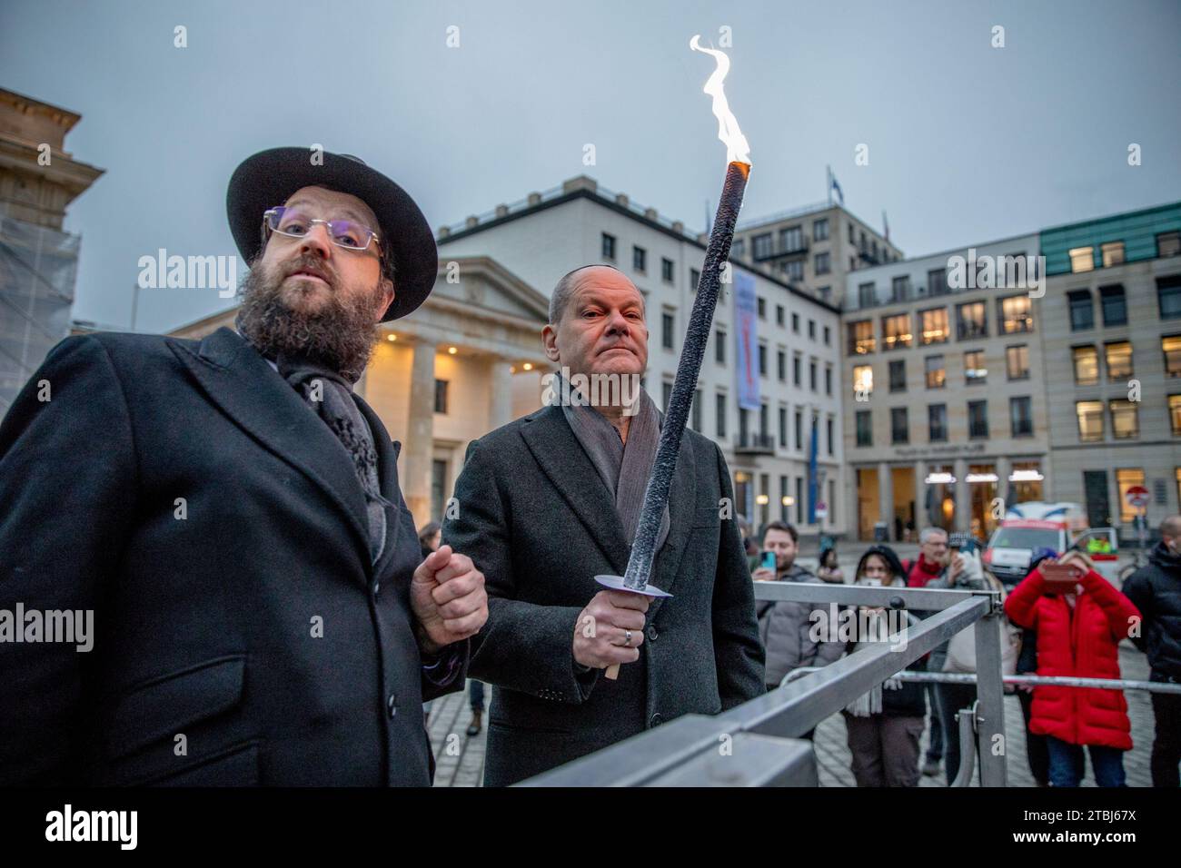 In a symbolic and heartwarming gesture, German Chancellor Olaf Scholz ...