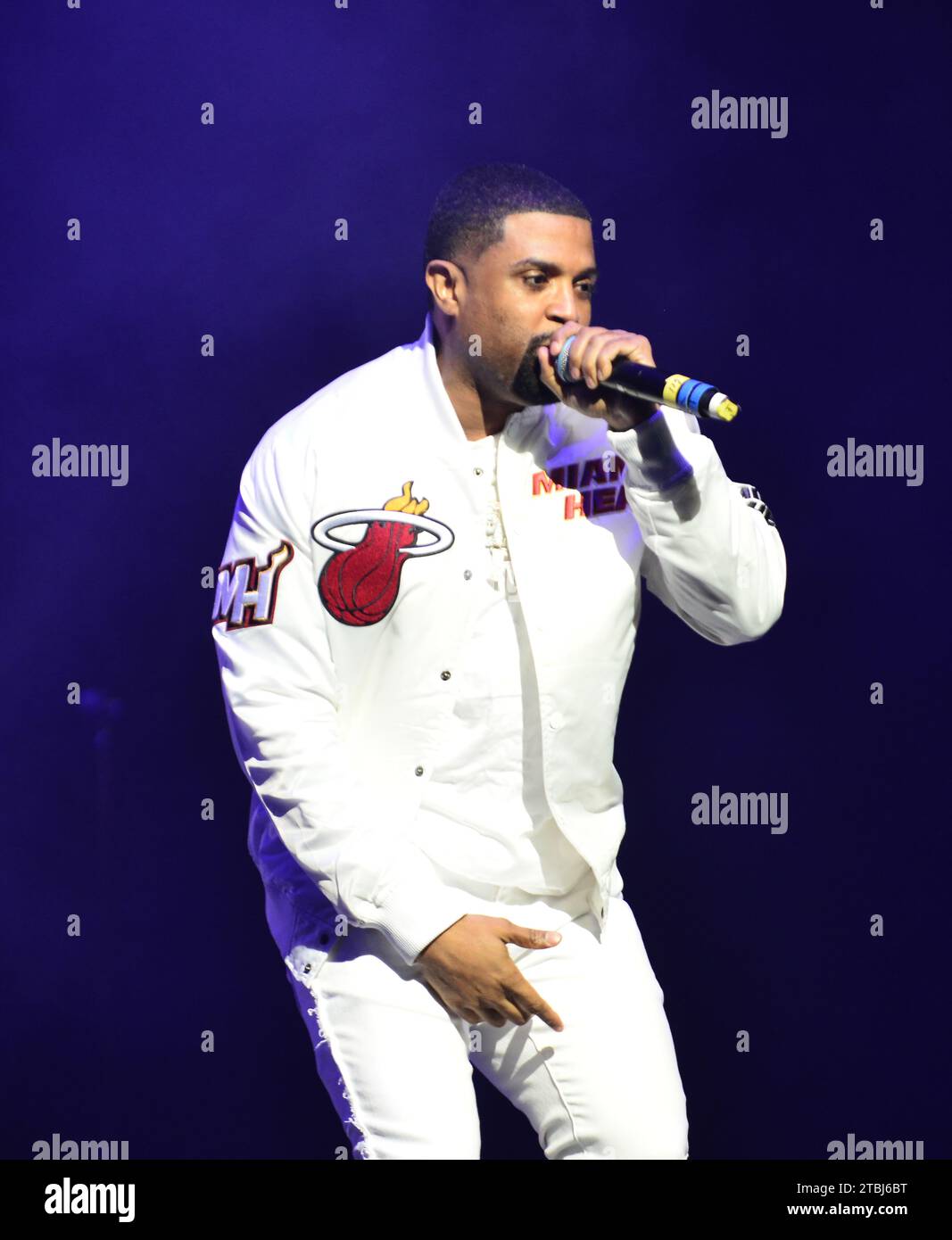 Huggar hi-res stock photography and images - Alamy