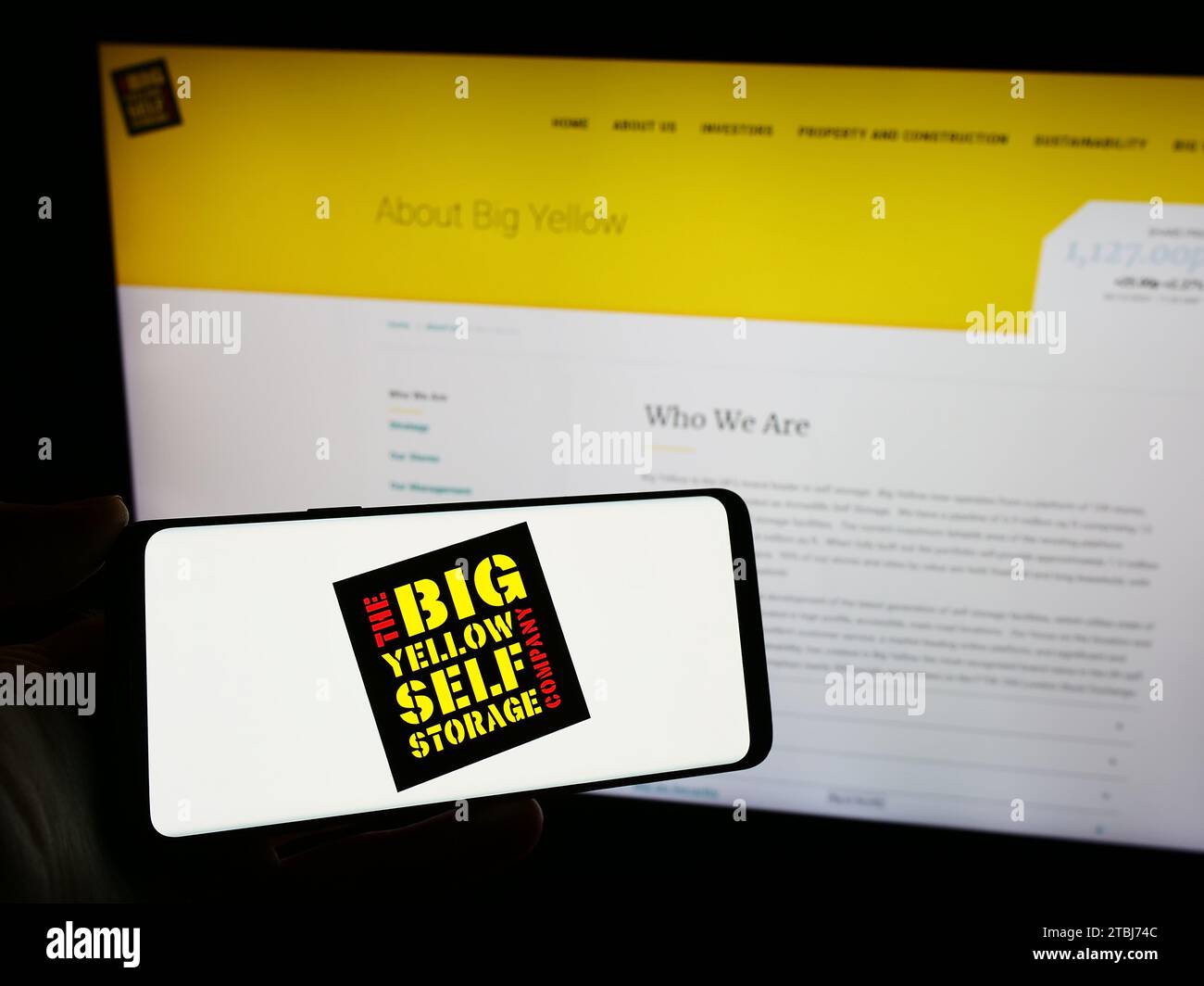 Big yellow hi-res stock photography and images - Alamy