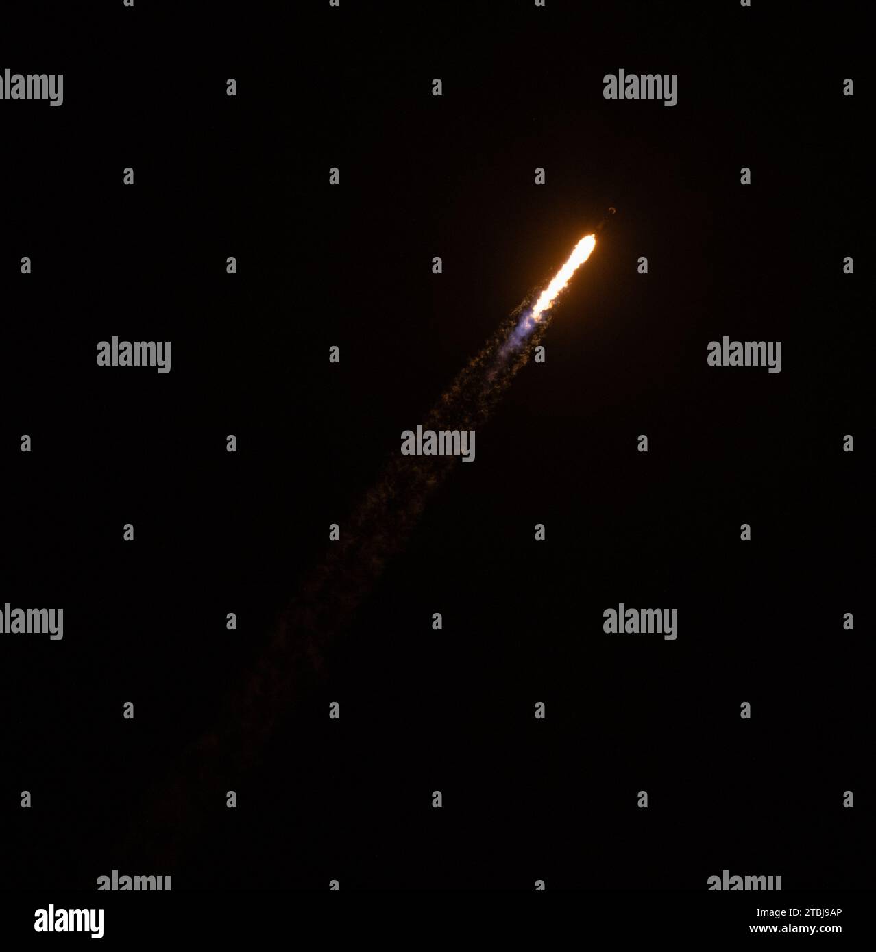 USA. 07th Dec, 2023. Beautiful Early Morning Long Exposure Streak Shots ...