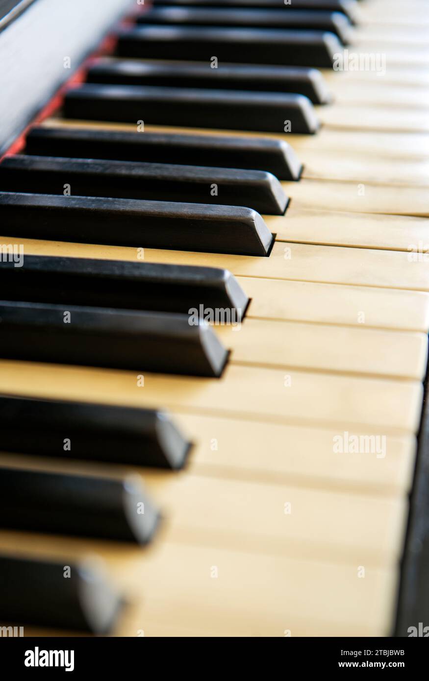 Close up of the keys on an old upright piano Stock Photo - Alamy