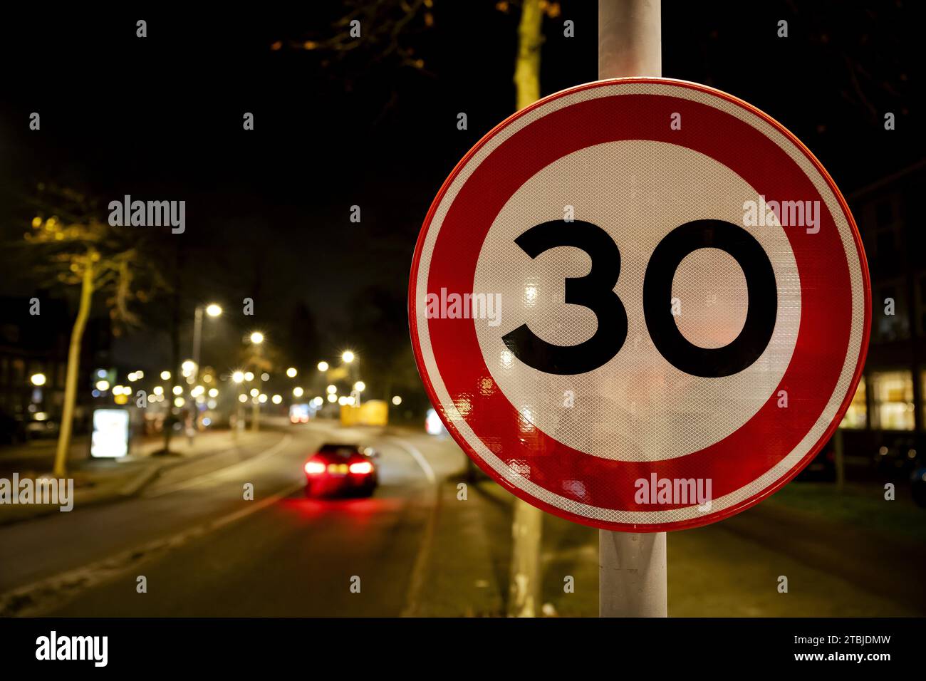 AMSTERDAM - A speed limit sign with a maximum speed of 30 kilometers ...