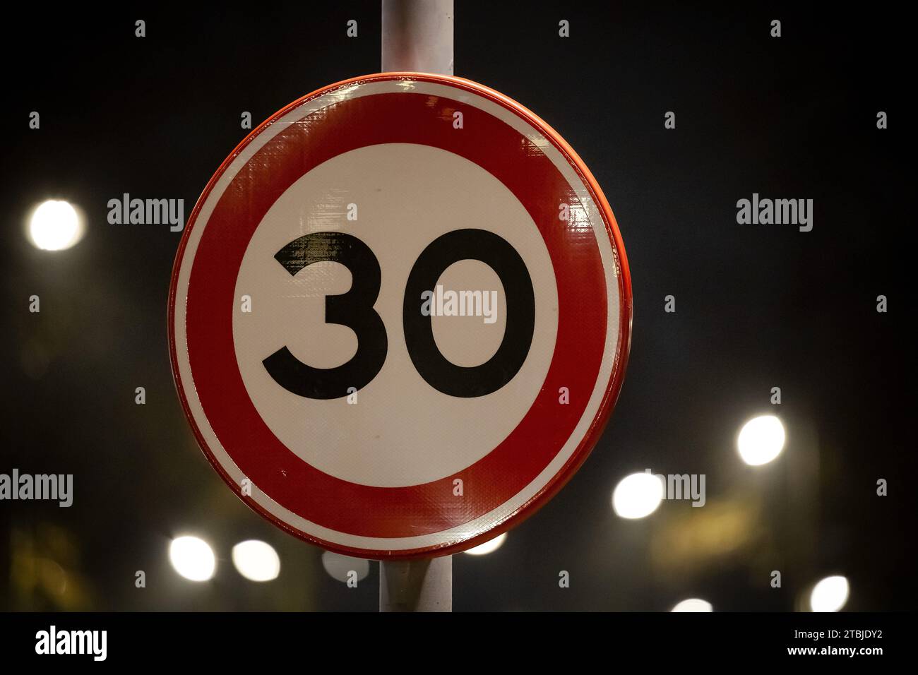 AMSTERDAM - A speed limit sign with a maximum speed of 30 kilometers ...