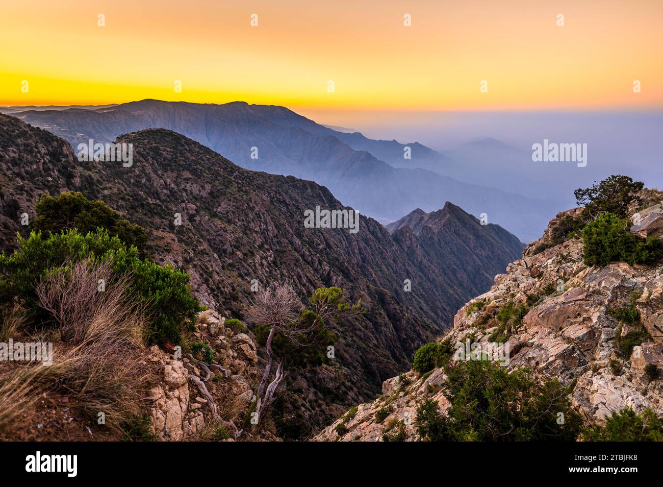 Discover the beauty of Saudi Arabia. Extraordinary landscape of the ...
