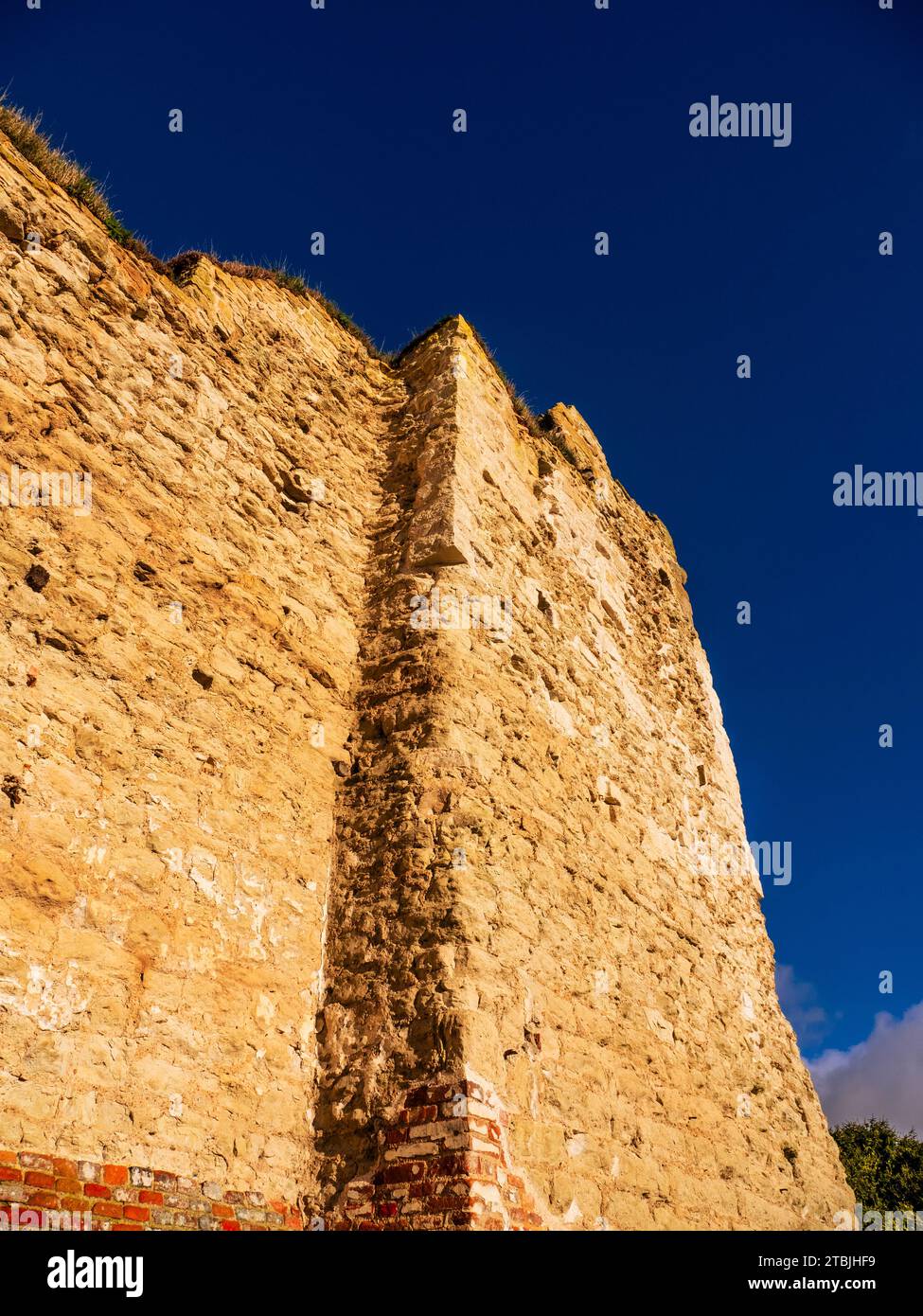 Wallingford Castle, Ruins, Wallingford, Oxfordshire, England, UK, GB ...