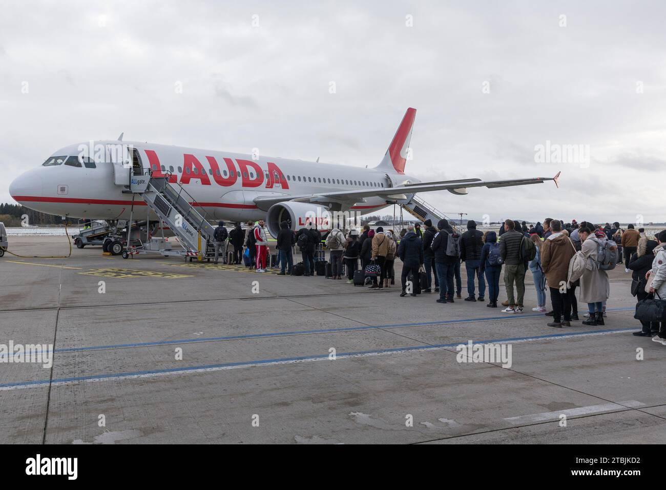 Passangers boarding Lauda aie Airbus Stock Photo - Alamy