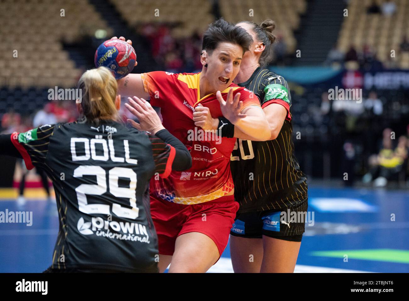 Cristina Laslo of Rumania in action with Emily Bölk and Antje Döll of ...