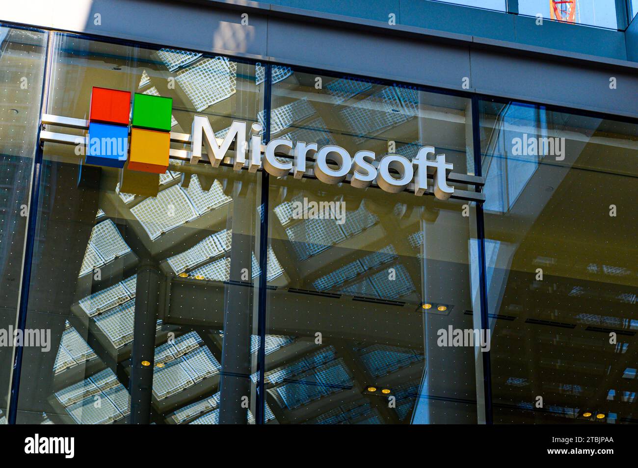 Microsoft building outside sign hi-res stock photography and images - Alamy