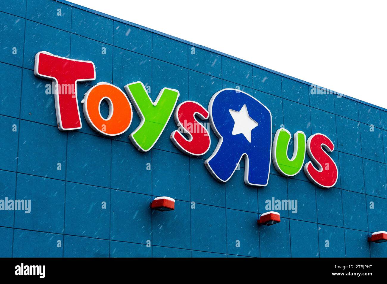 Toys r us building facade hi-res stock photography and images - Alamy
