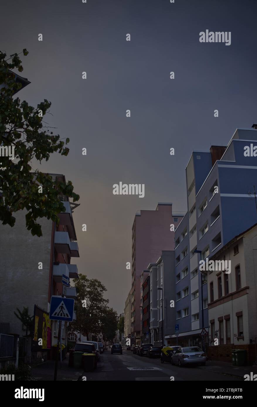 The city awakes in the pale colors of dawn Stock Photo - Alamy