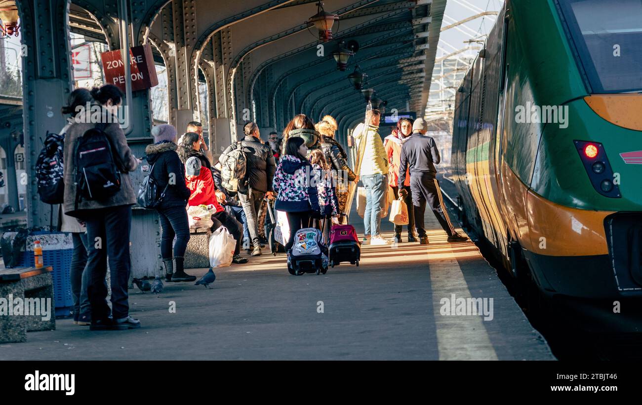 Train at Bucharest North Railway Station (Gara de Nord Bucuresti Stock ...