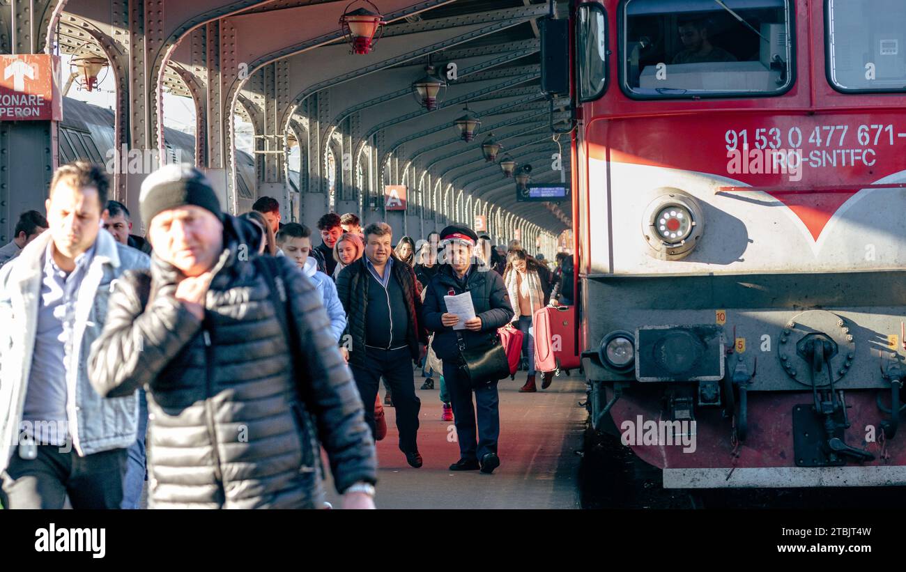 Train at Bucharest North Railway Station (Gara de Nord Bucuresti Stock ...