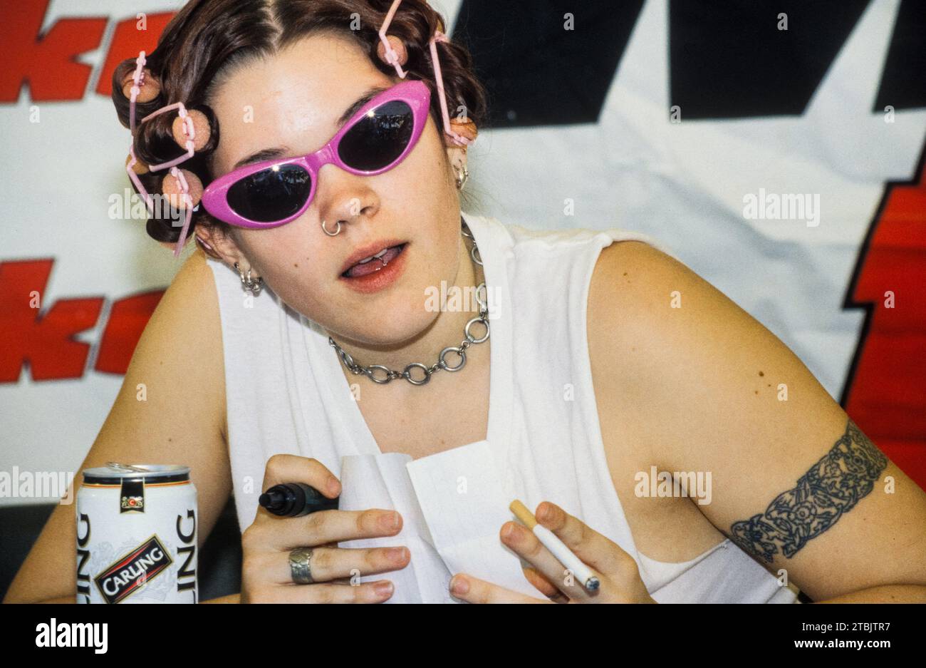 ZIA McCABE, DANDY WARHOLS, 1999: A young Zia McCabe of The Dandy ...