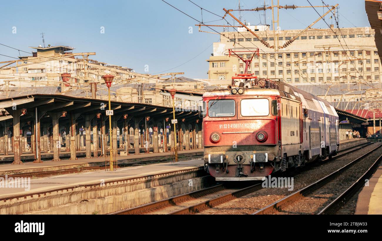 Train at Bucharest North Railway Station (Gara de Nord Bucuresti Stock ...
