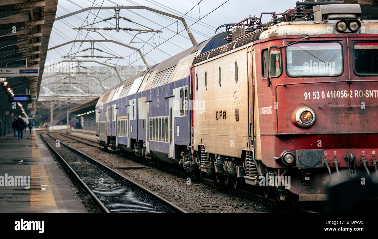 Train at Bucharest North Railway Station (Gara de Nord Bucuresti Stock ...