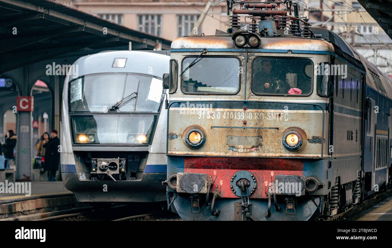 Train at Bucharest North Railway Station (Gara de Nord Bucuresti Stock ...