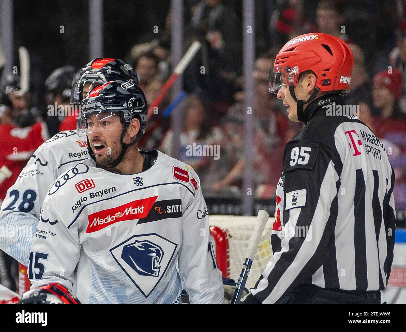 Brandon Kozun (ERC Ingolstadt, #15) will die Entscheidung der ...