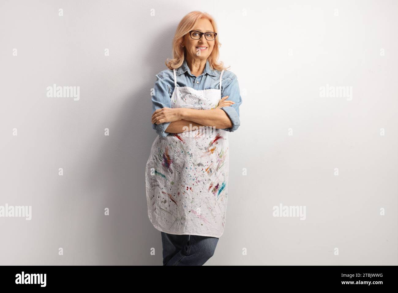 Mature woman wearing apron hi-res stock photography and images - Alamy