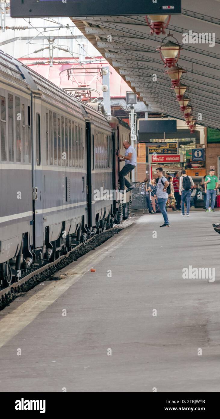 Train at Bucharest North Railway Station (Gara de Nord Bucuresti Stock ...