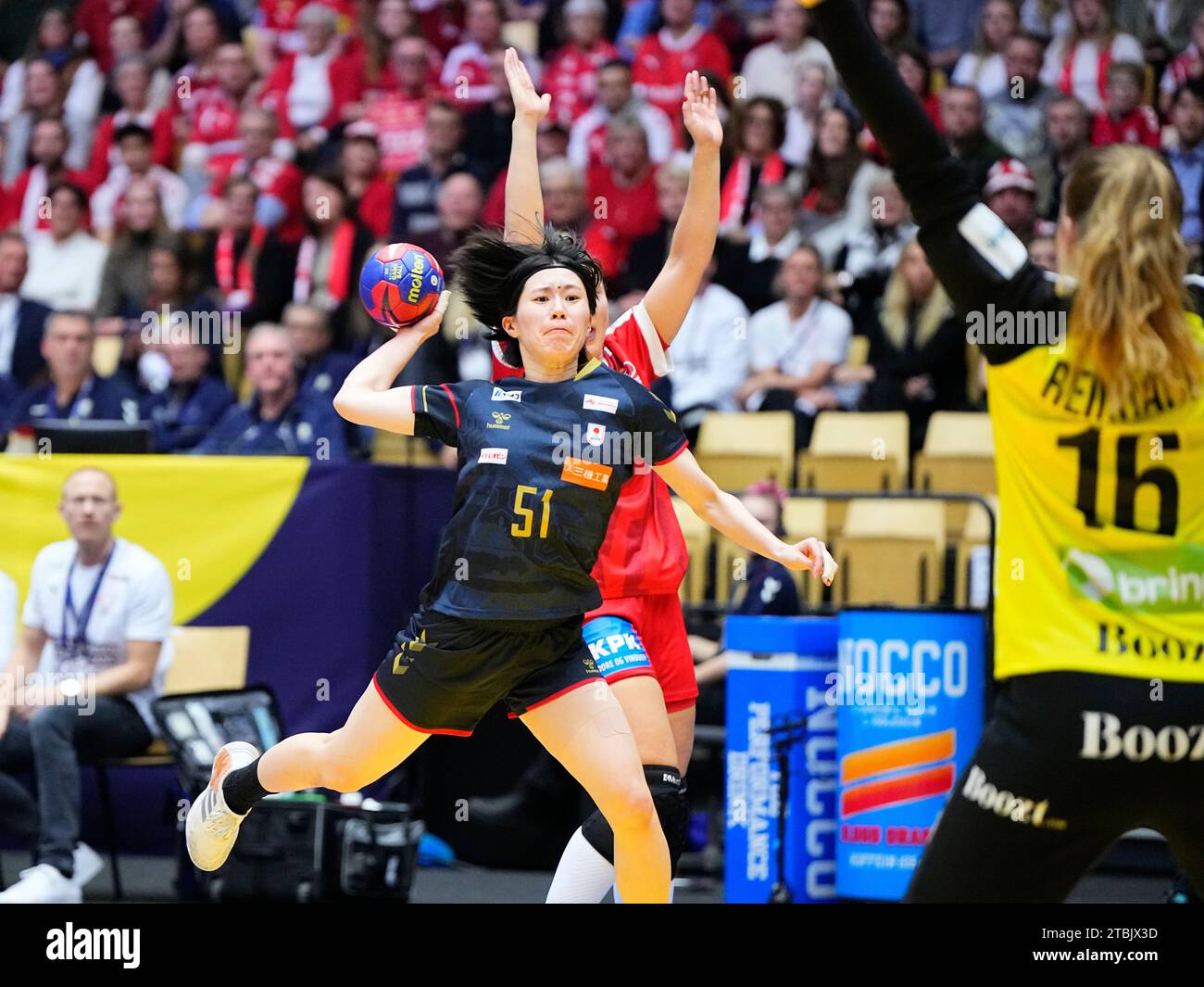 Japans Yuki Yoshidome shoots on Danmarks goalkeeper Althea Reinhardt ...