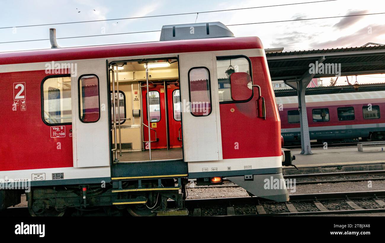 Train at Bucharest North Railway Station (Gara de Nord Bucuresti Stock ...