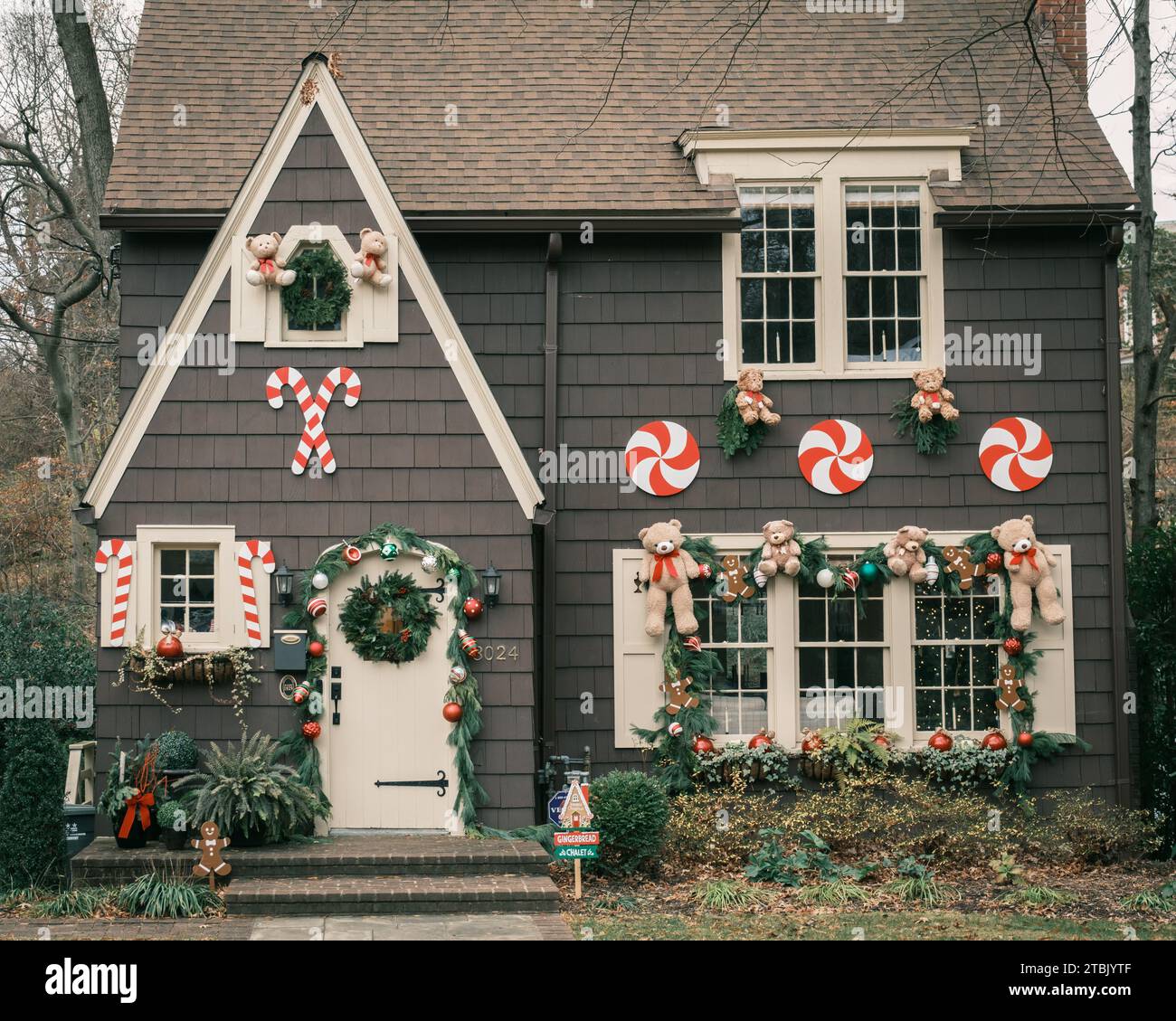 Gingerbread facade hi-res stock photography and images - Alamy