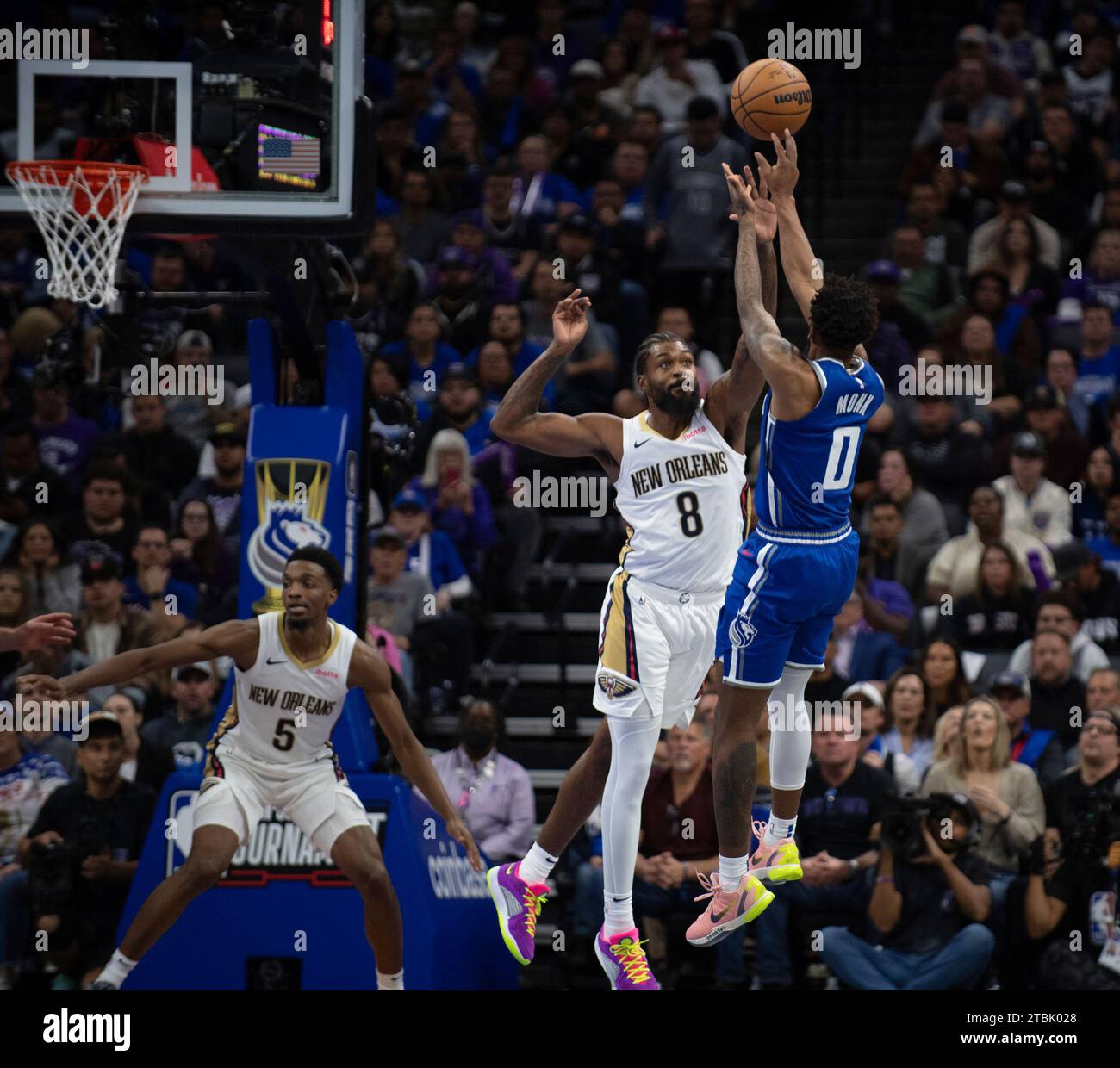 Sacramento Kings guard Malik Monk (0) shoots over New Orleans Pelicans ...