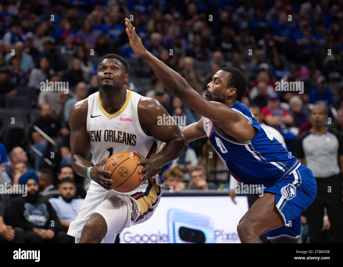 New Orleans Pelicans forward Zion Williamson (1) drives past Sacramento Kings forward Harrison ...