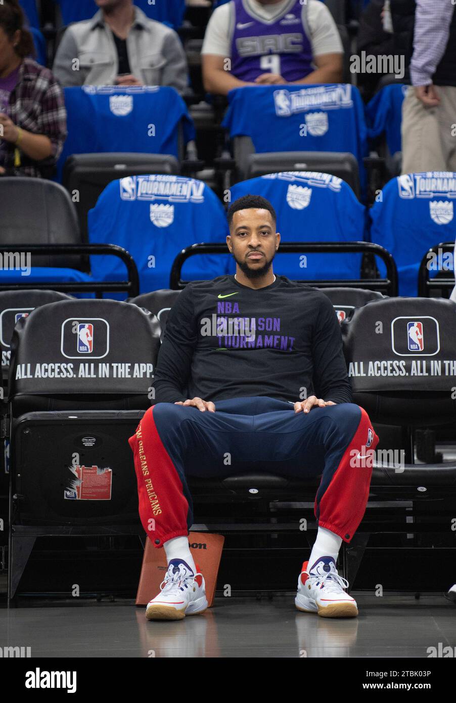 New Orleans Pelicans guard CJ McCollum (3) relaxes during the pregame ...
