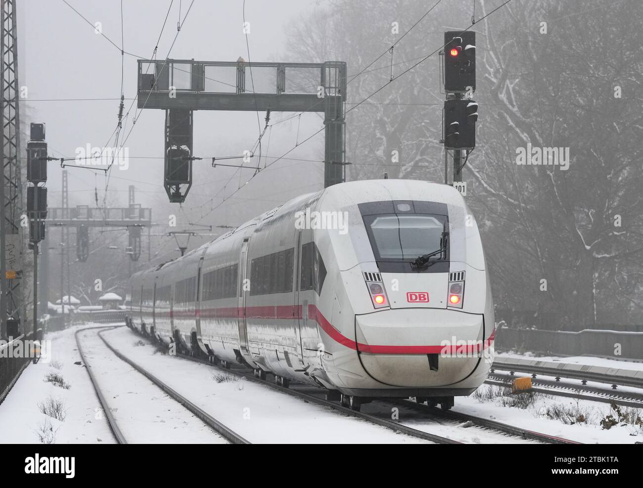 Hamburg, Germany. 06th Dec, 2023. A Deutsche Bahn ICE 4 train coming ...