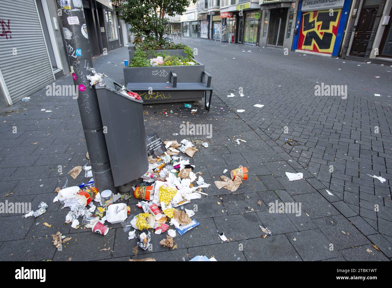 Dirty streets hi-res stock photography and images - Alamy