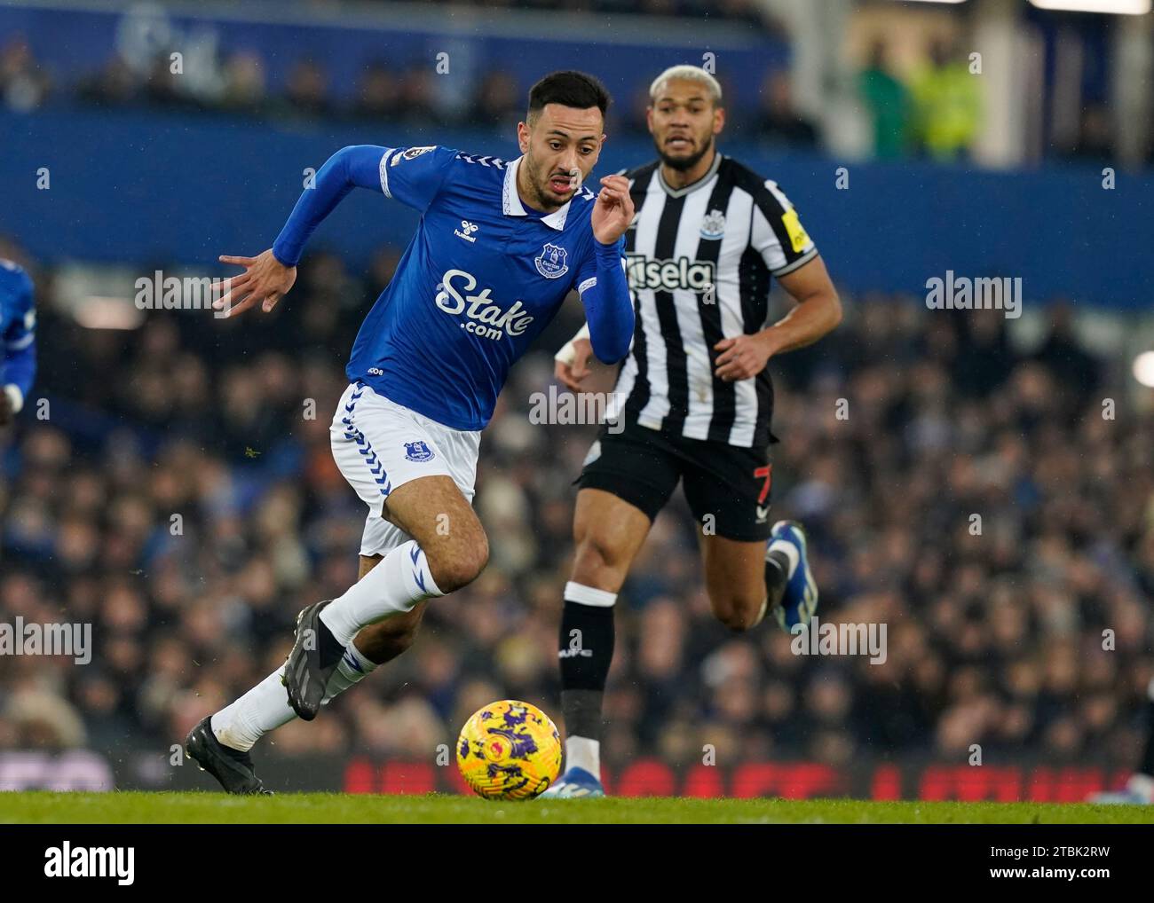 Liverpool, UK. 7th Dec, 2023. Dwight McNeil of Everton surges forward ...