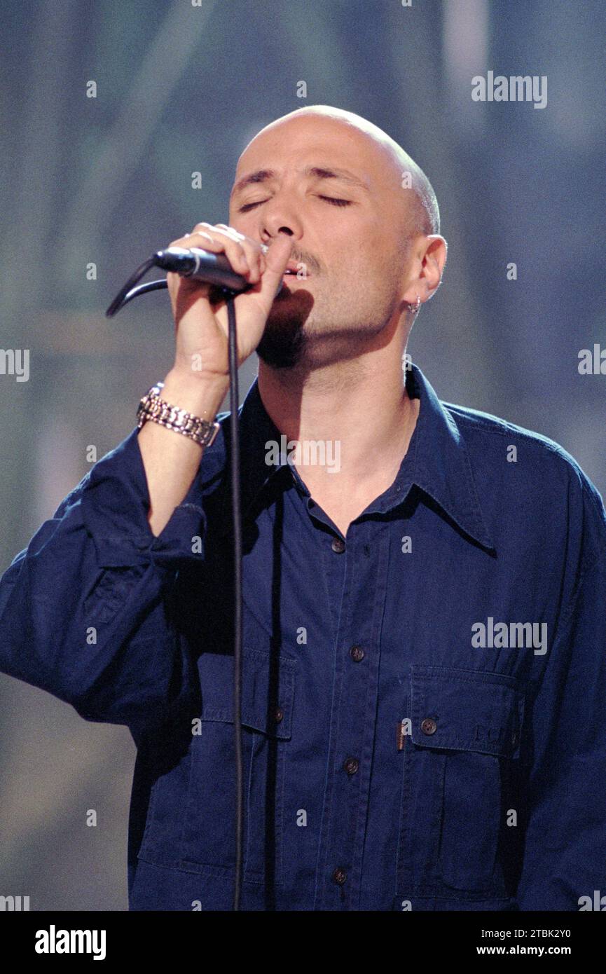 Alex baroni photographs 1997 hi-res stock photography and images - Alamy