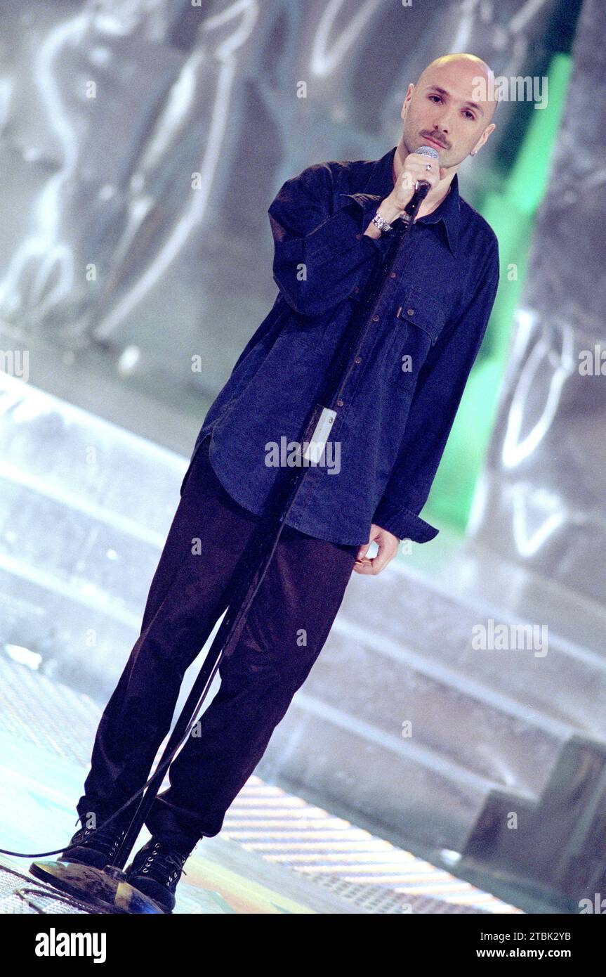 Alex baroni photographs 1997 hi-res stock photography and images - Alamy