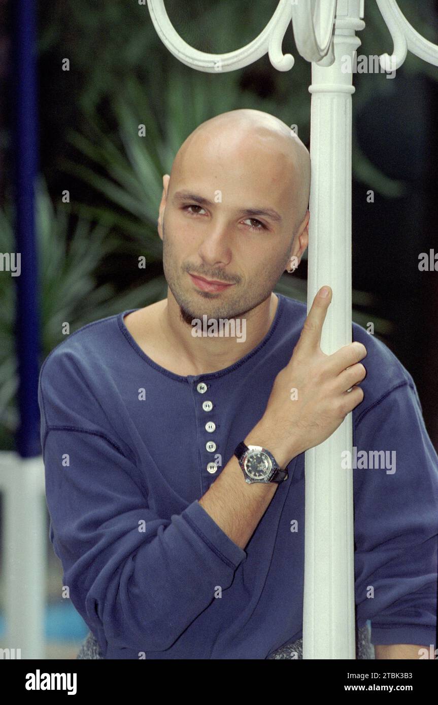 Sanremo Italy 1997-02-18 : Alex Baroni, Italian singer, during a photo ...