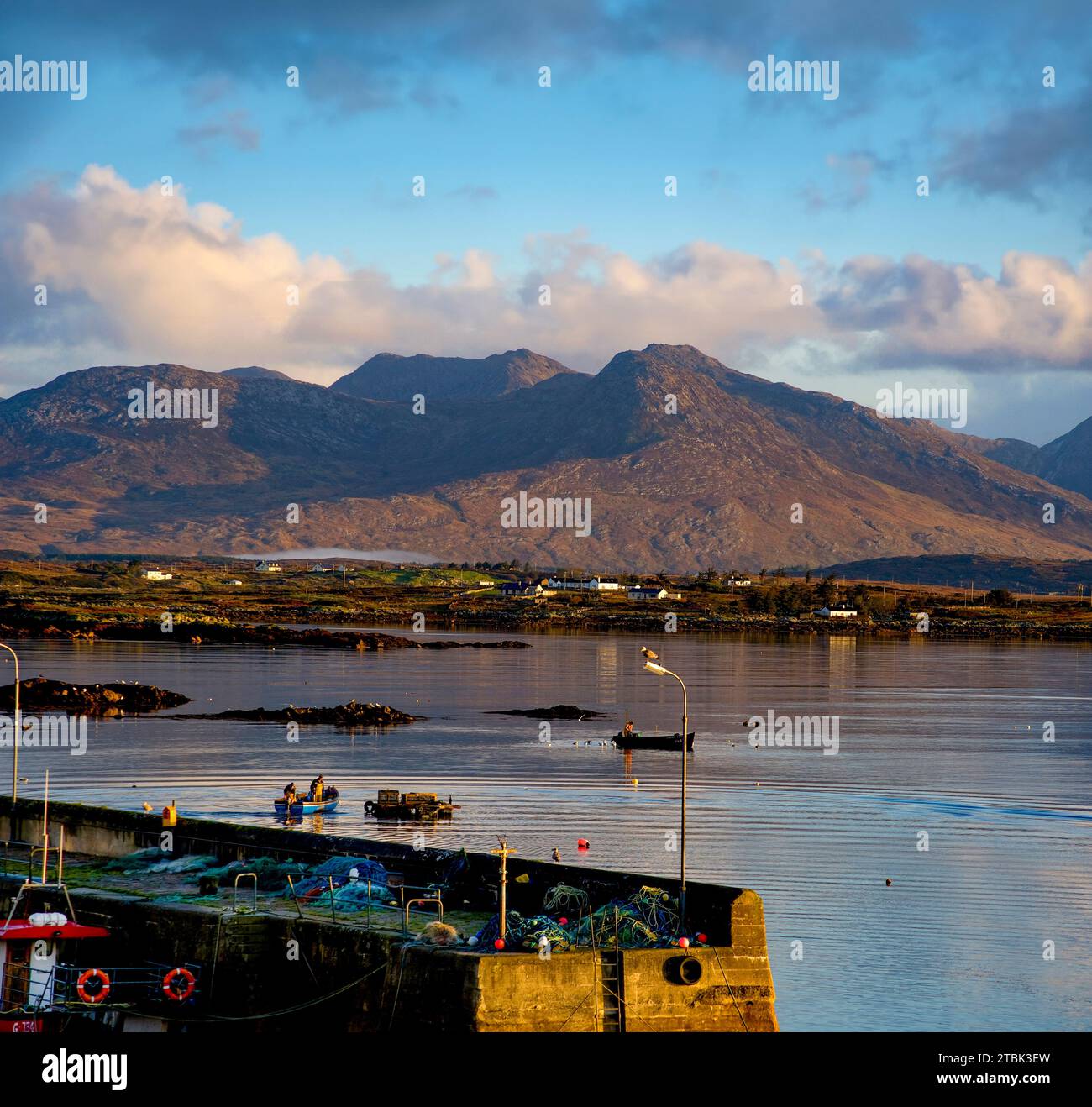 The 12 bens roundstone hi-res stock photography and images - Alamy