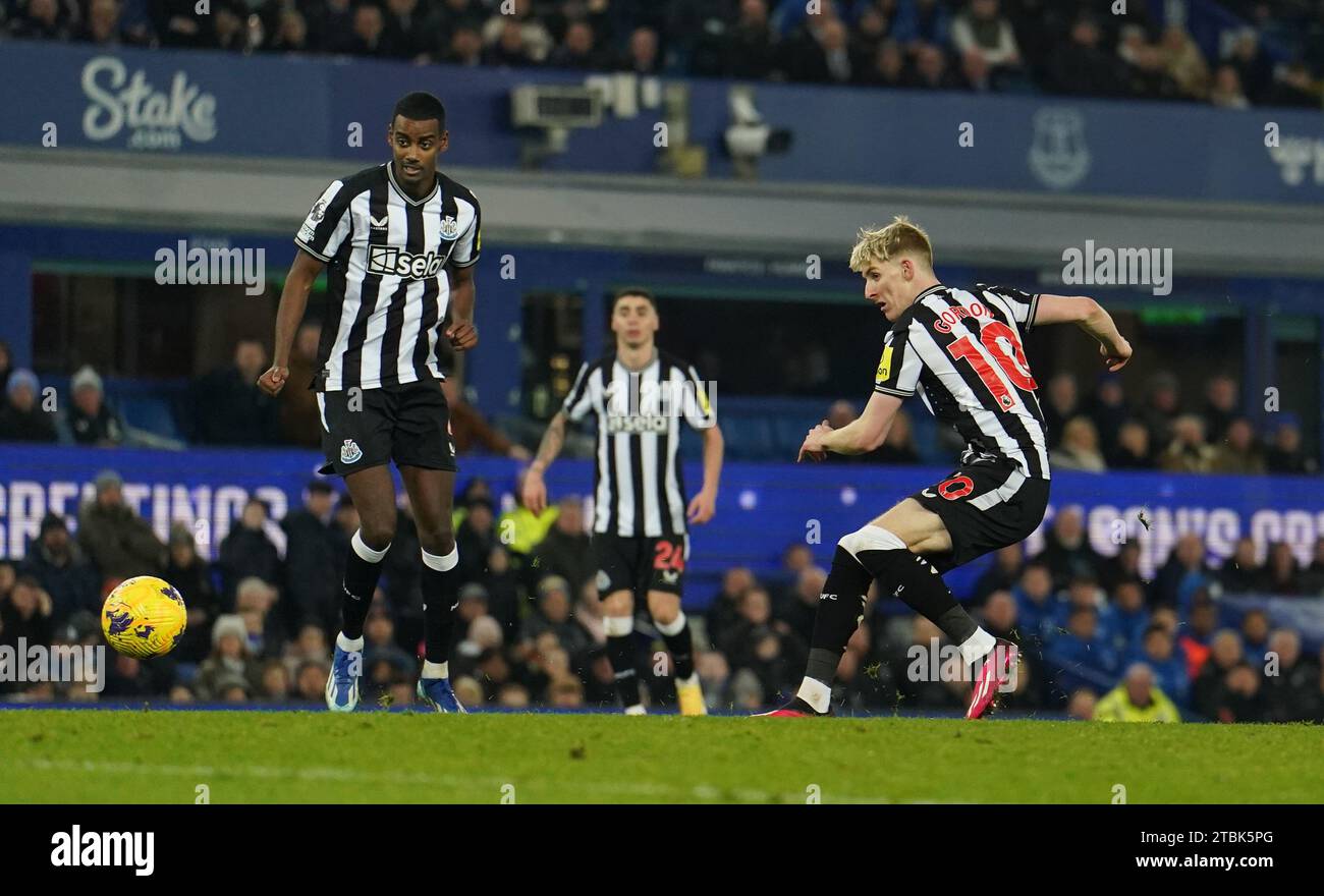 Newcastle United's Anthony Gordon (right) has a shot at goal during the ...