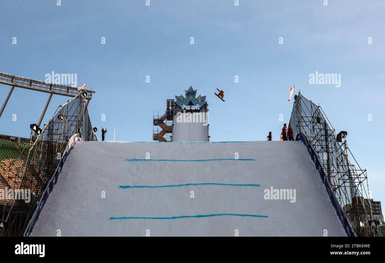 Edmonton, Canada. 07th Dec, 2023. A snowboarder practices for the The ...
