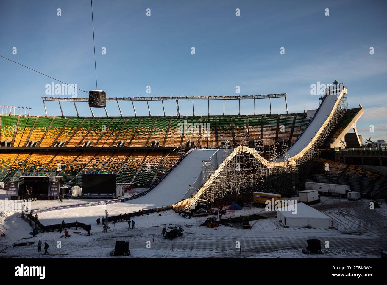 Edmonton, Canada. 07th Dec, 2023. Snowboarders practice for the The ...