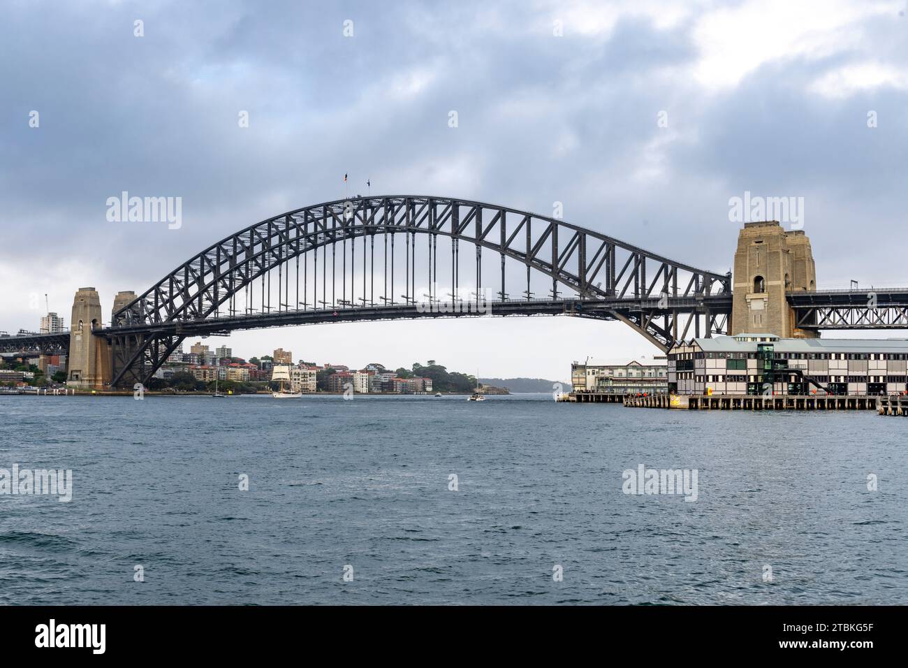 Sydney Harbor Bridge from alongside Sydney Harbor Stock Photo - Alamy