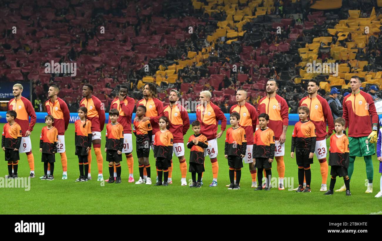 ISTANBUL - (l-r) Mauro Icardi of Galatasaray, Hakim Ziyech of ...