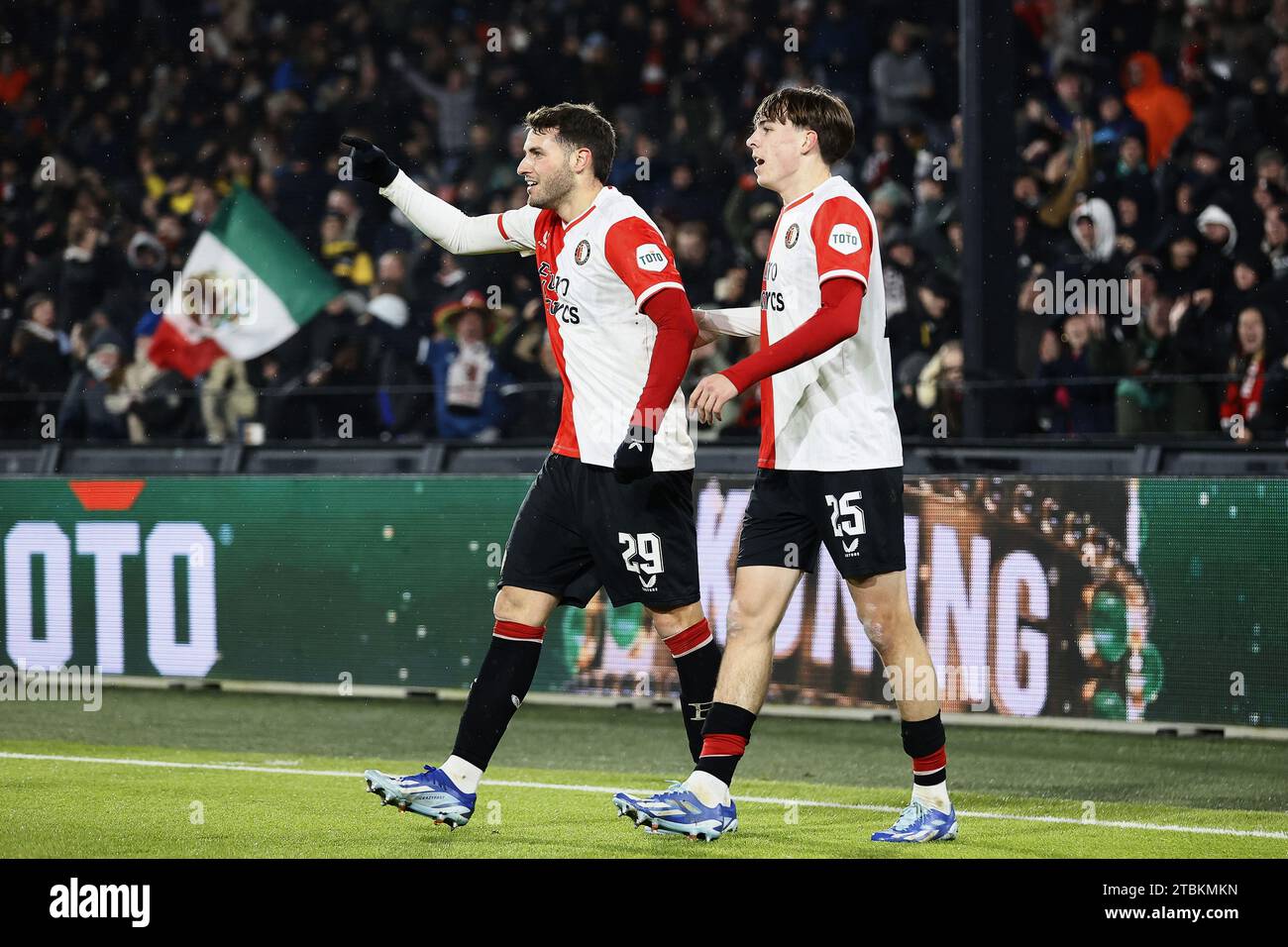 ROTTERDAM - (l-r) Santiago Gimenez of Feyenoord, Leo Sauer of Feyenoord ...