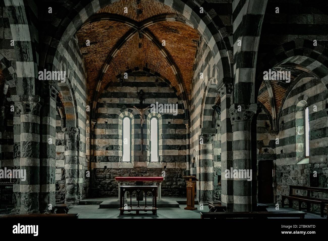 Italy romanesque architecture hi-res stock photography and images - Alamy