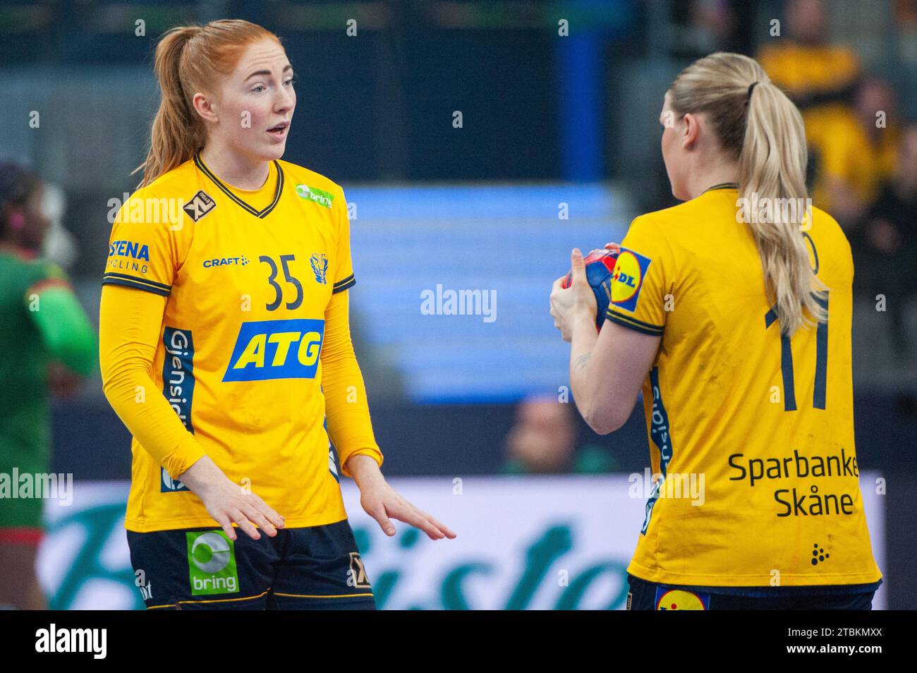 Cameroon national womens handball team hi-res stock photography and ...